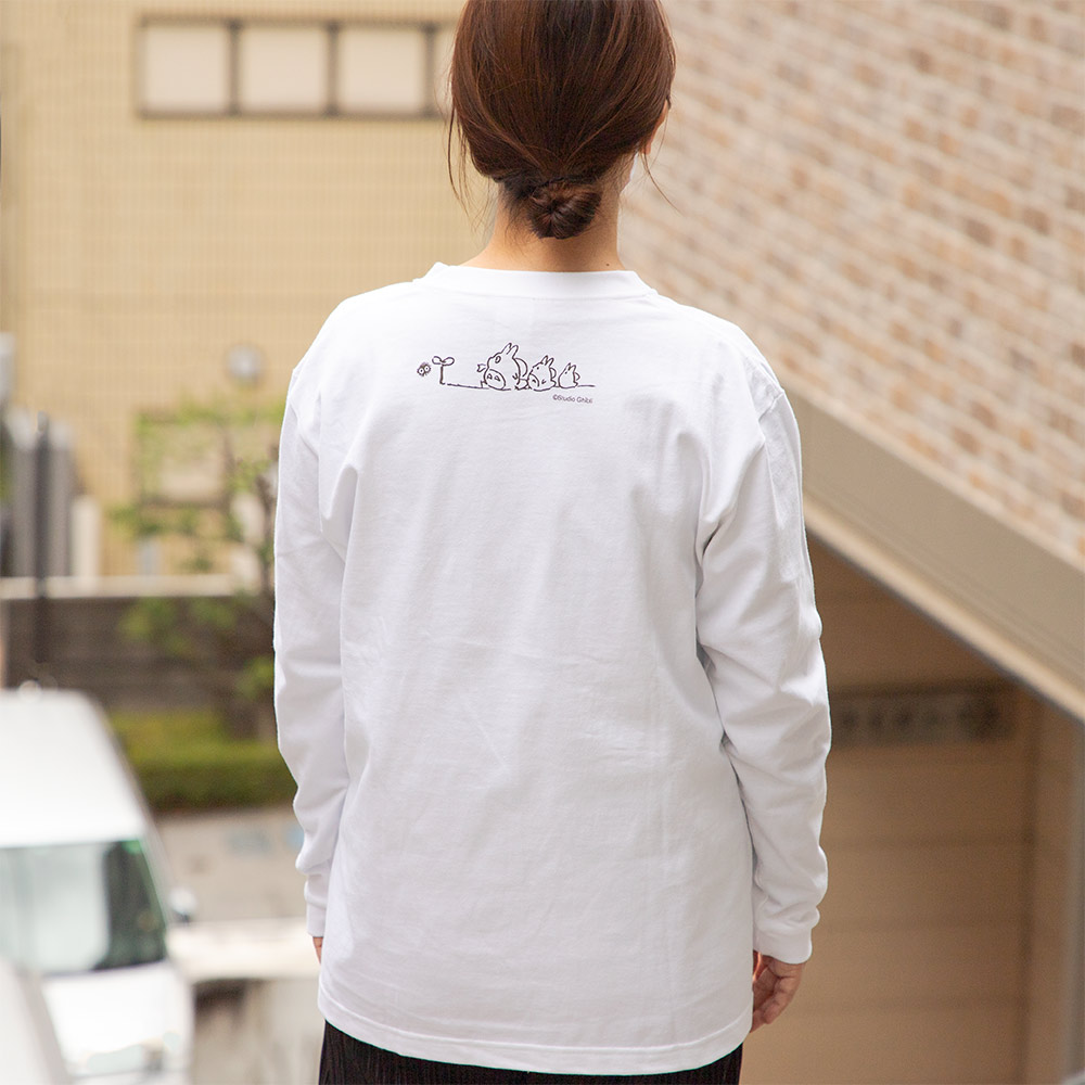 トトロファンドグッズ 長袖Tシャツ (ふろしきトトロ) 白 [P191] | どんぐり共和国そらのうえ店